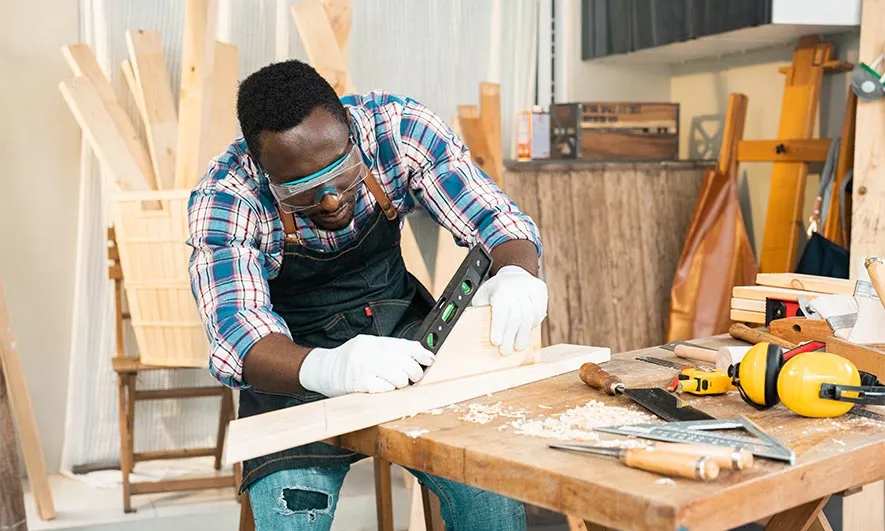 Full Coverage Carpenters Insurance for Your Business | The Hartford